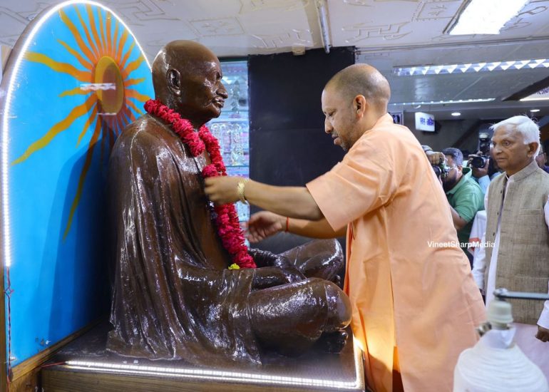 राष्ट्रपिता महात्मा गांधी और लाल बहादुर शास्त्री की जयंती पर सीएम योगी ...